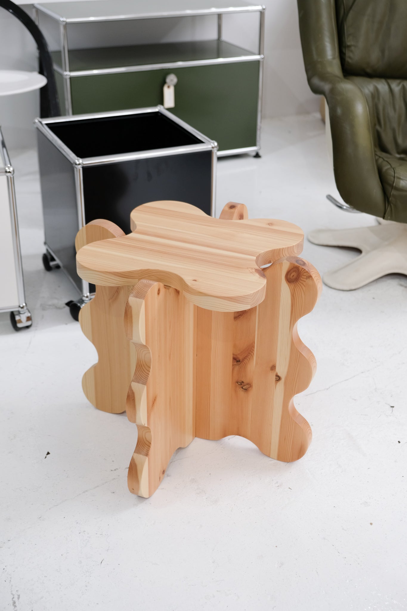 Curvy Table Mini Pine – renewfinds