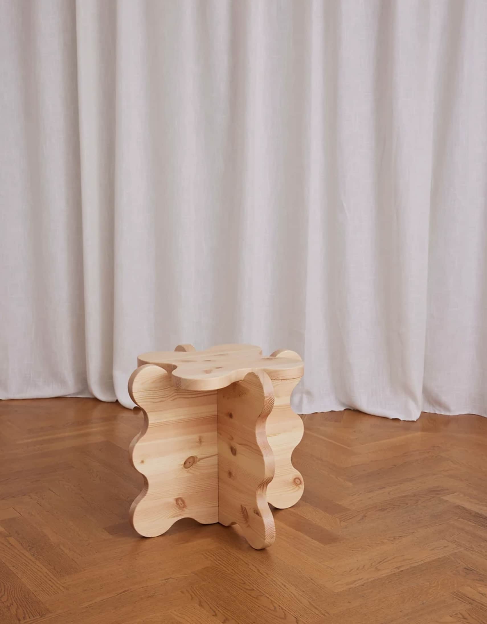 Curvy Table Mini Pine – renewfinds